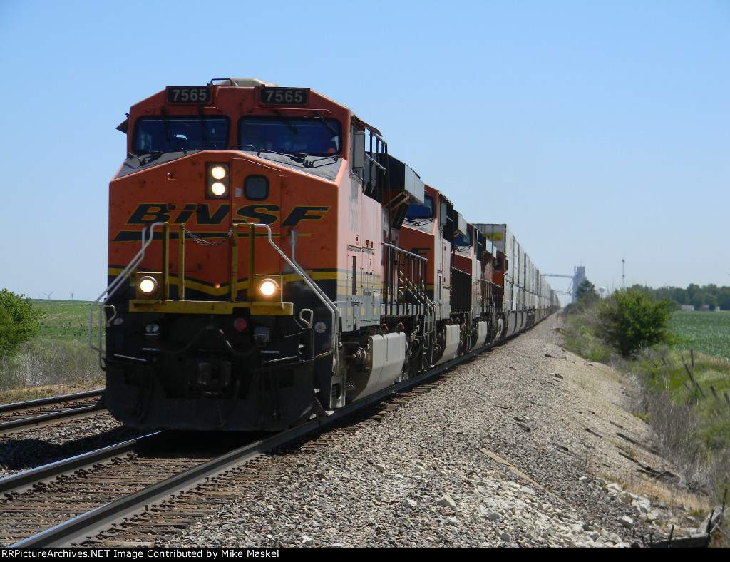 BNSF 7565